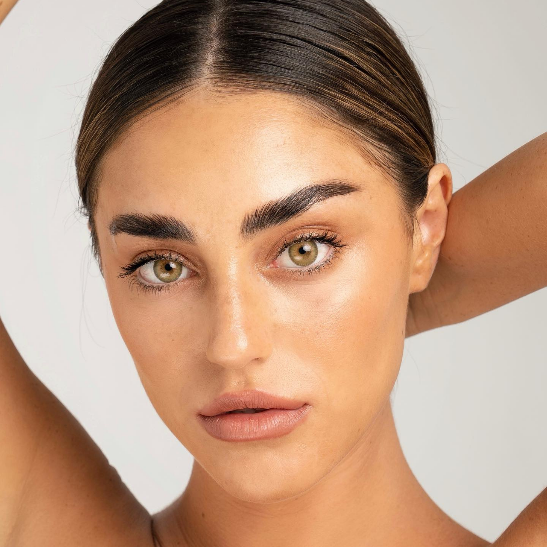 Color Contact Lenses: Do's & Don'ts | Blog - Dimple Color