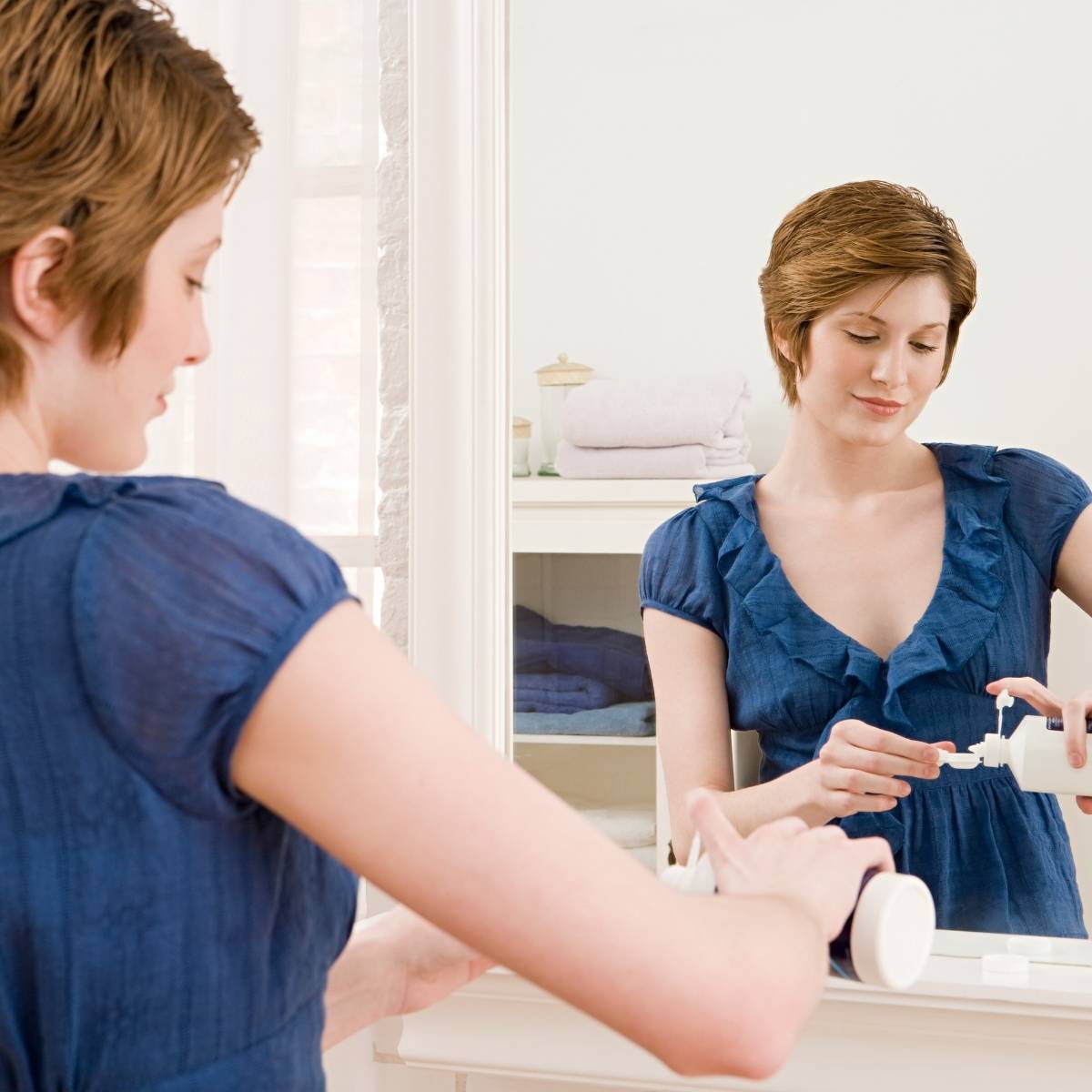 How To Remove Contact Lenses | Blog - Dimple Color